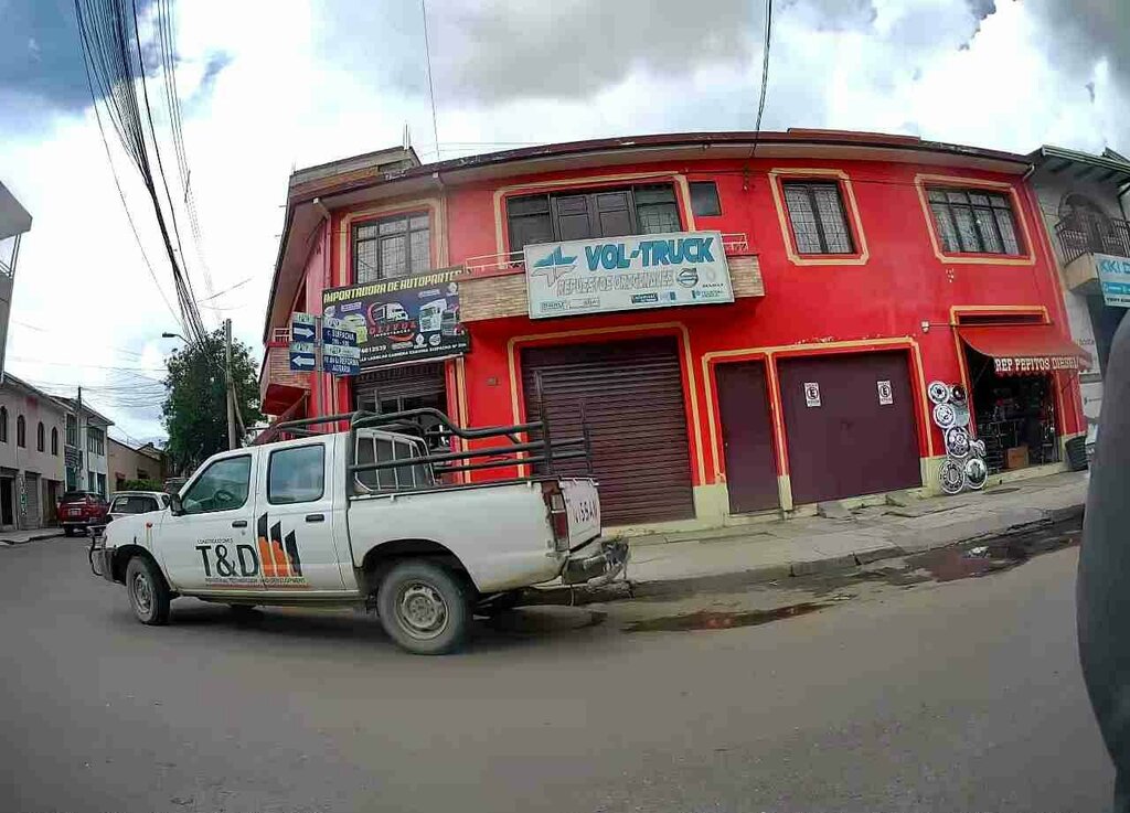 Motosiklet yedek parçaları Olivol Importadora, Cochabamba, foto