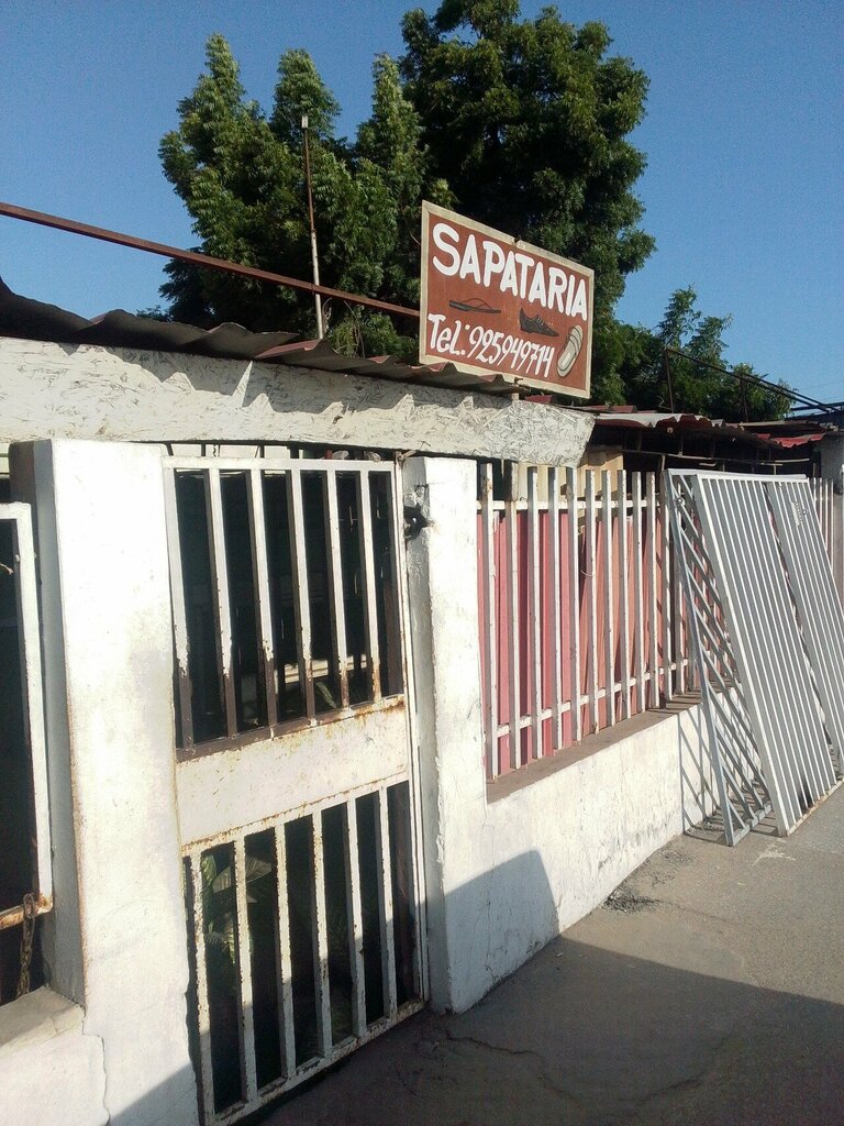 Ayakkabı tamiri Sapataria, Loanda, foto