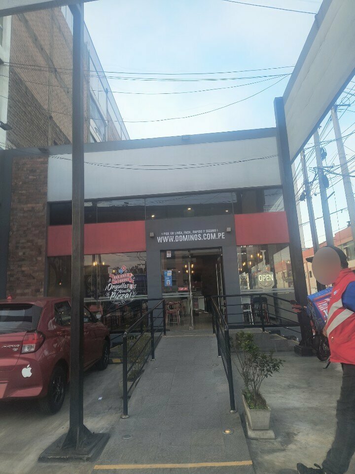 Pizzacılar Domino's Pizza, Lima, foto