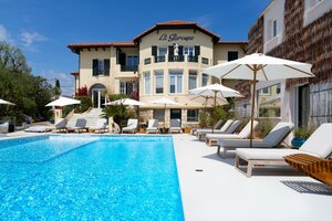 La Garoupe Gardiole (Provence-Alpes-Côte d'Azur, Alpes-Maritimes, Arrondissement de Grasse, Antibes, Chemin de la Garoupe), otel  Antibes'den