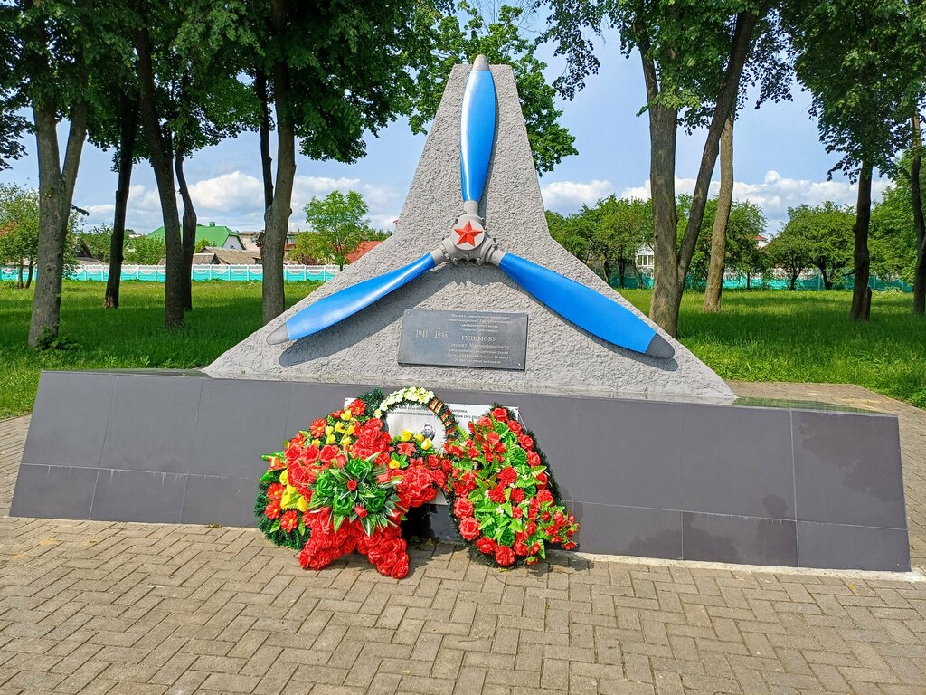 Anıt, heykel С.М. Гудимов, Pruzhany, foto