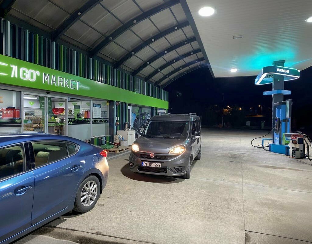 Benzin istasyonu GO Yakıt, Çivril, foto