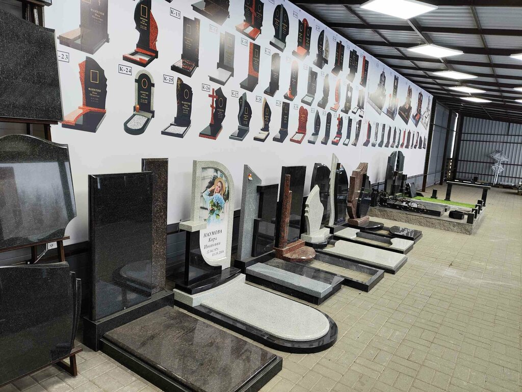 Heykel ve mezarlık taşı üreticileri Black-stone, Minskaya oblastı, foto