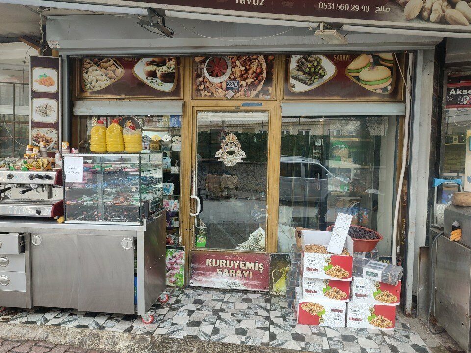 Kuruyemiş, atıştırmalık, kuru meyve Kuruyemiş sarayı, Konya, foto