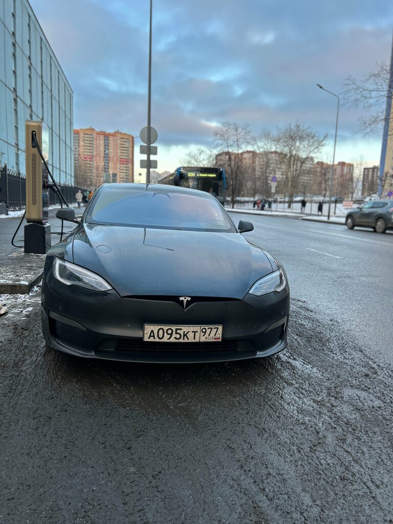 Elektrikli oto şarj istasyonları Зарядная станция, Moskova, foto