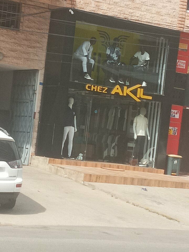 Dış giyim mağazası Chez Akil, Abican, foto