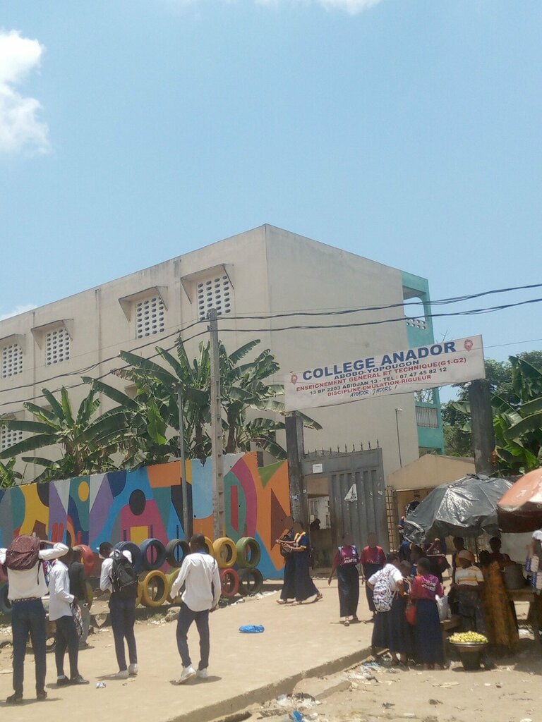 Yüksekokul Collège Anador, Abican, foto