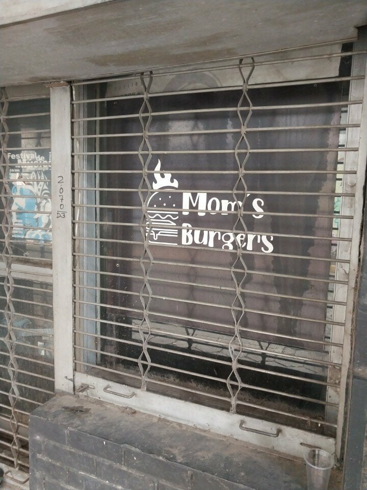 Restoran Mom's Burgers, Santa‑Krus, foto