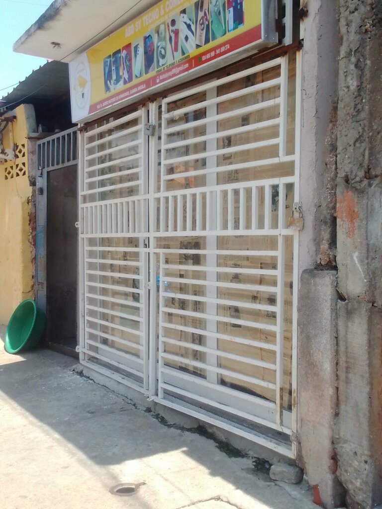 Cep telefonu ve aksesuarları satış mağazaları Loja, Loanda, foto