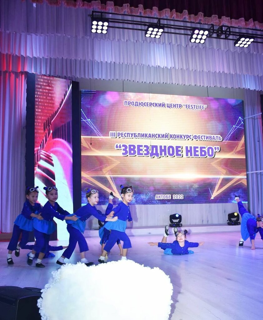 Dans okulları Pearl, Aktöbe, foto