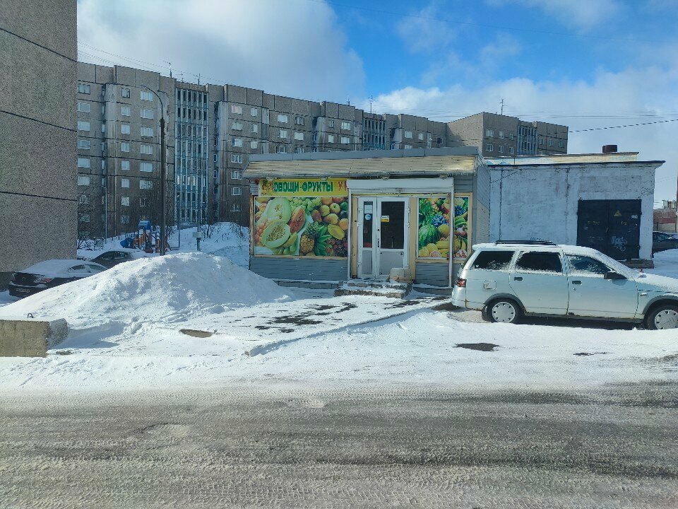 Market U Yury V Dvukh Shagah, Murmansk, foto