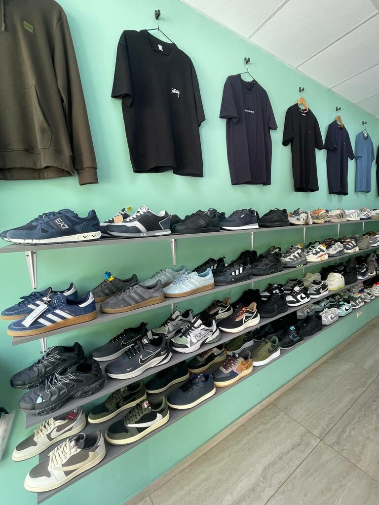 Giyim mağazası Sneaker Lab, Essentuky, foto