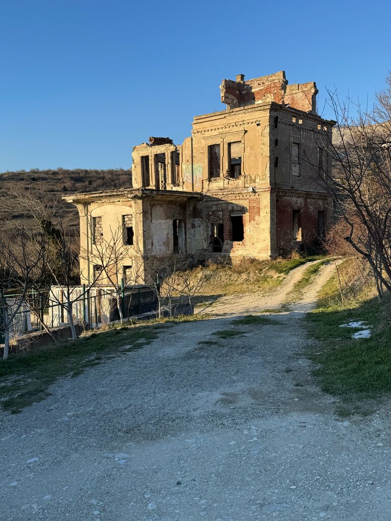 Turistik yerler Барская дача инженера А.Н. Щенсновича, Novorossiysk, foto