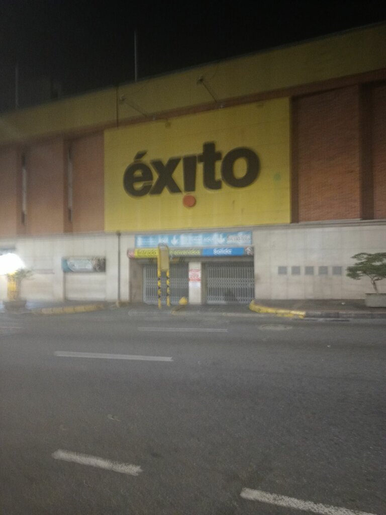 Süpermarket Exito, Medellin, foto