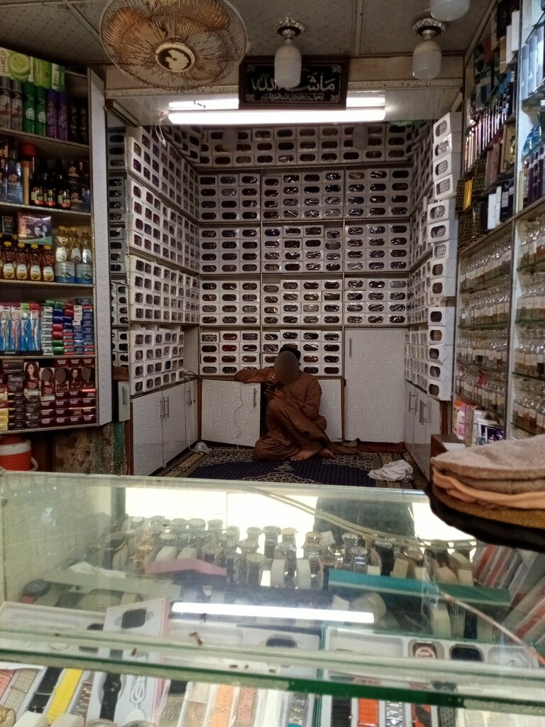 Saatçiler MashahAllah caps and watch shop, Karaçi, foto