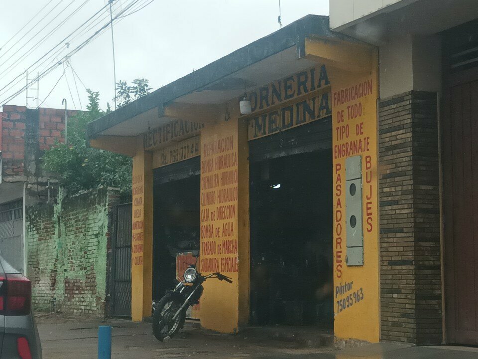 Otomobil servisi Tornería Medina, Santa‑Krus, foto