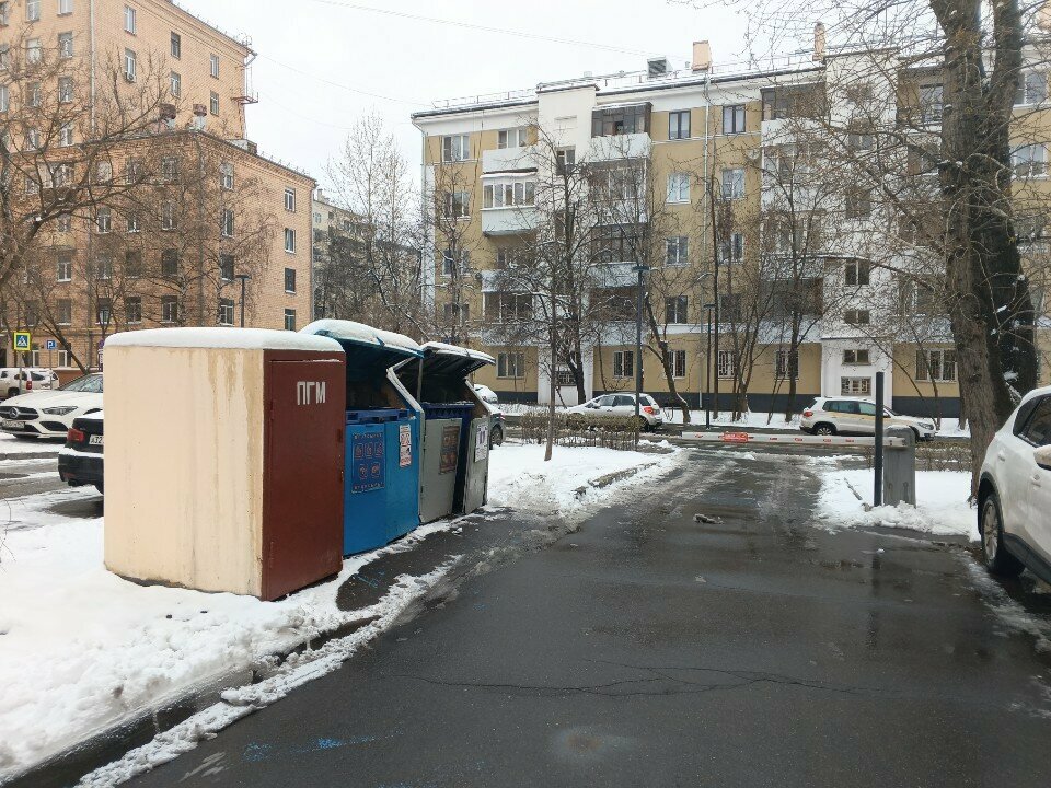 Ayrı çöp toplama noktası Waste sorting, Moskova, foto