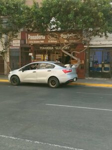 Gluttony (Distrital Lima, Santa Beatriz, Avenida Antonio Álvarez de Arenales, 1070), ekmek fırını  Lima'dan