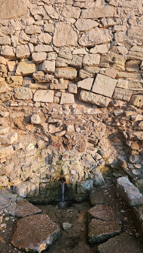 Pınar, çay Spring, stream, Feodosya (Kefe), foto