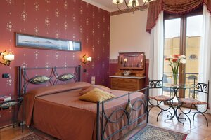 Pinto Storey Hotel (Via Martucci Giuseppe No:72, Naples), otel  Napoli'den
