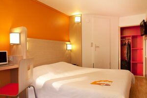 Premiere Classe Montelimar - Les Tourettes (Hauts-de-France, Nord, Arrondissement d'Avesnes-sur-Helpe, Eth), otel