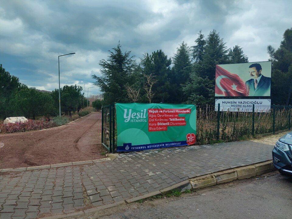 Park, sokak heykeli Muhsin Yazıcıoğlu Mesire Alanı, İstanbul, foto