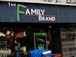 The family brand (7th Commercial Lane No:CA3, Defence Housing Authority, Phase 5), giyim mağazası  Karaçi'den