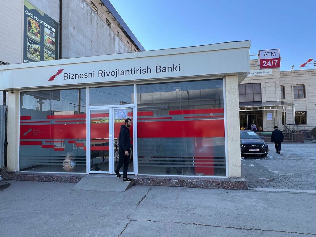 ATM'ler Qishloq Qurilish Bank, Semerkant, foto