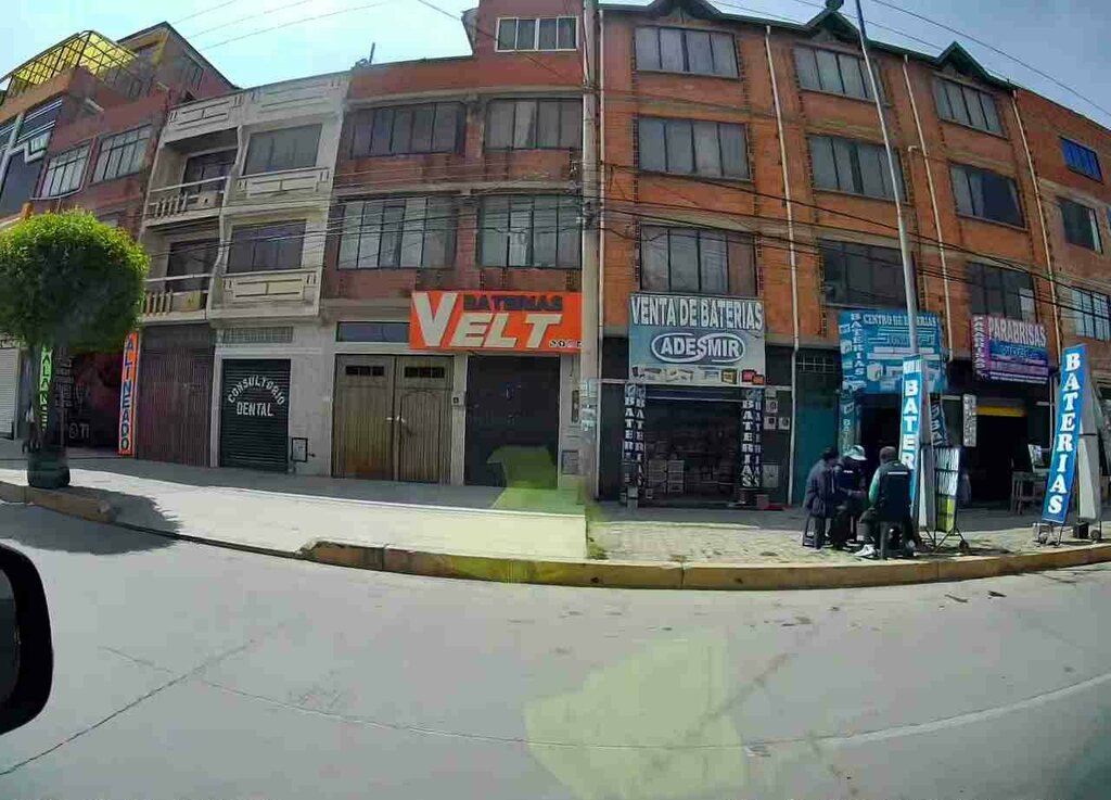 Motosiklet yedek parçaları Baterias Velt, El Alto, foto