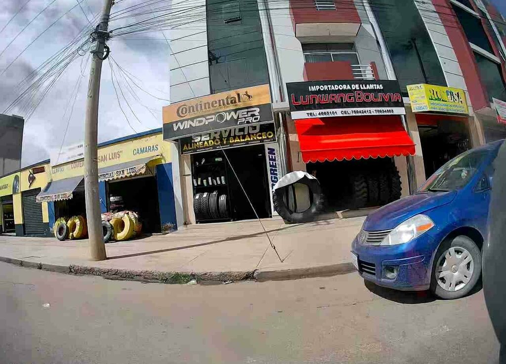 Motosiklet yedek parçaları Importadora De Llantas Lunwang Bolivia, Cochabamba, foto