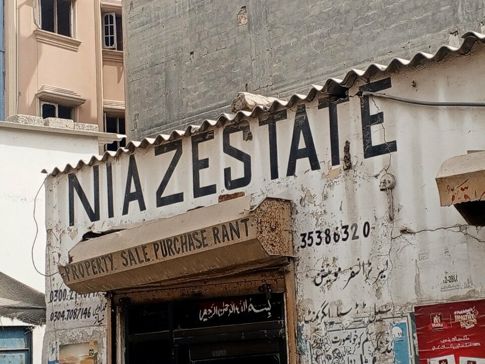 Emlak ofisi Niaz estate, Karaçi, foto