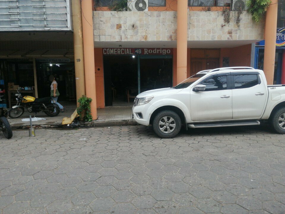 Satış ofisi Comercial Rodrigo, Santa‑Krus, foto