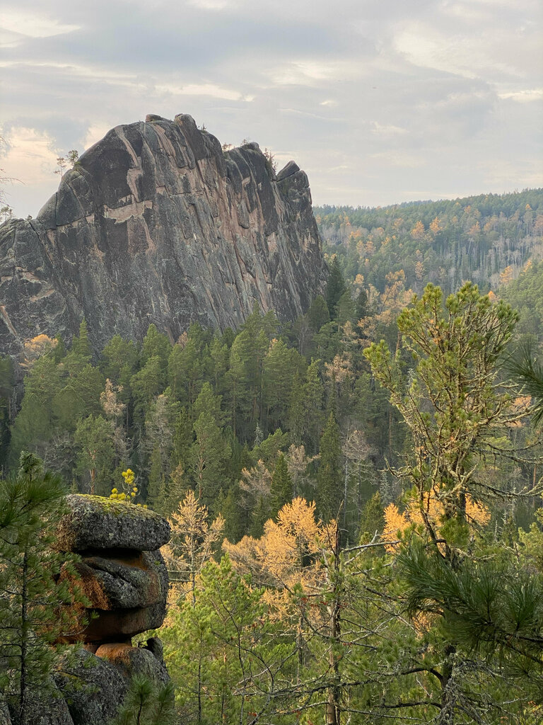 Dağ zirvesi Скала Манская стенка, Krasnoyarski krayı, foto
