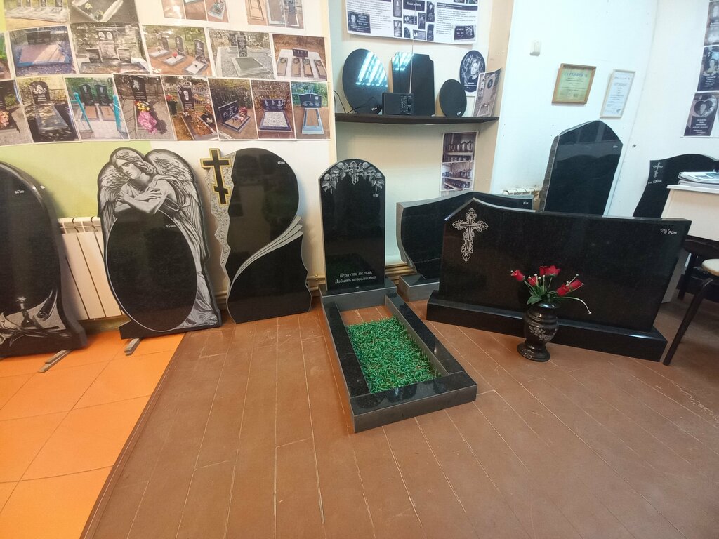 Heykel ve mezarlık taşı üreticileri Изготовление памятников и надгробий, Malaya Vishera, foto
