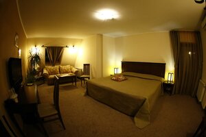 Hi (Varna, Varna, Varna, ulitsa Khan Asparukh), otel  Varna'dan