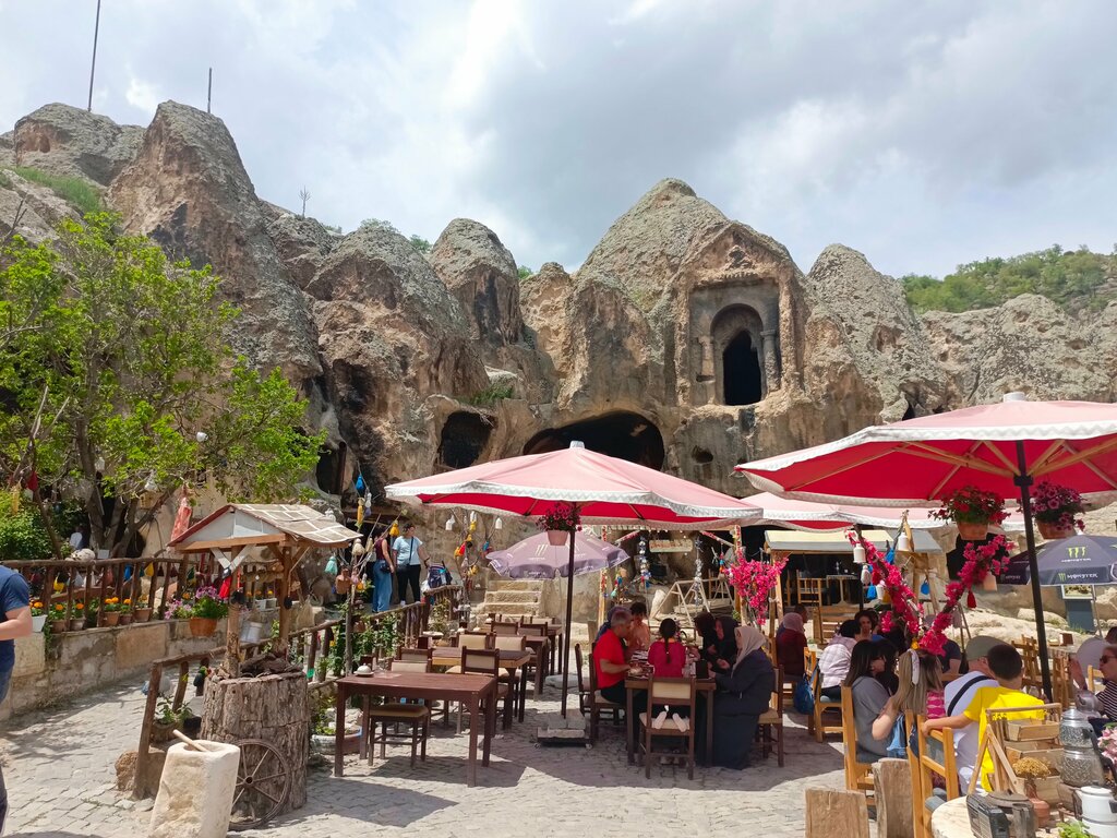 Kafe Frigya Taş Bahçe, İhsaniye, foto
