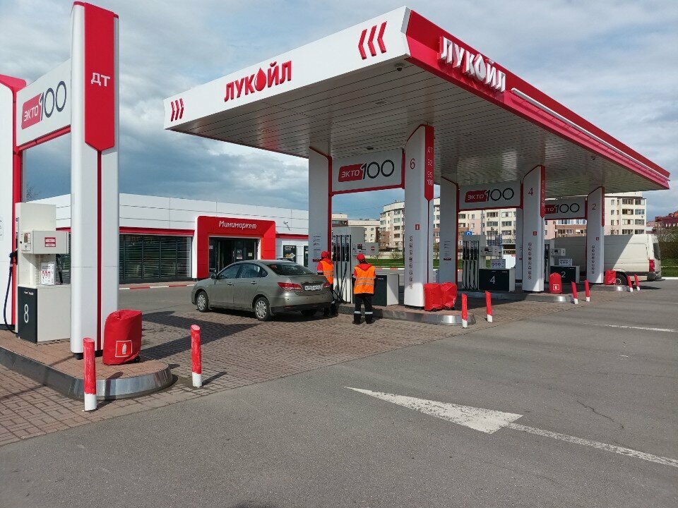 Benzin istasyonu Lukojl, Cherepovets, foto