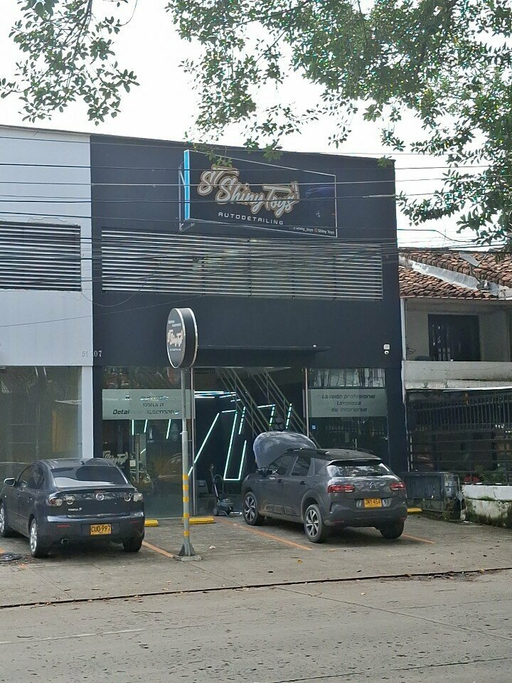 Detaylı oto bakımı Shiny Toys, Cali, foto