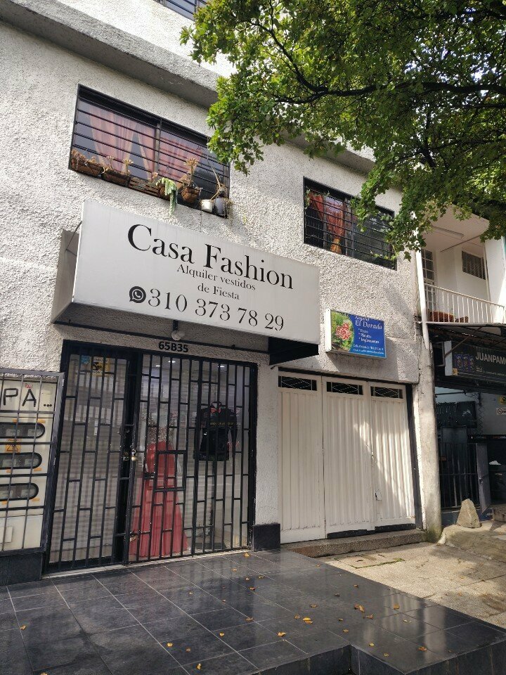 Yapay çam ağaçları ve süsleri Aquarius El Dorado, Medellin, foto