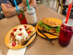 Вафли и Шейки (ulitsa Admirala Kruzenshterna No:4), kafe  Krasnodar'dan
