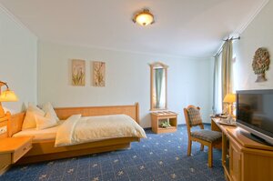Landhotel Lohmann (North Rhine-Westphalia, Mettmann, Opladener Straße, 19), otel  Kuzey Ren‑Vestfalya'dan