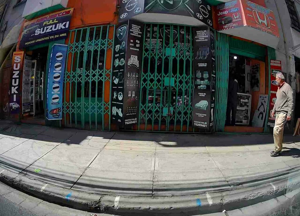 Motosiklet yedek parçaları Np, La Paz, foto