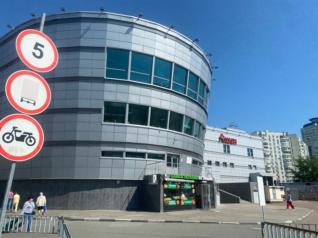 Yol yapım ekipmanları Incomparts, Moskova, foto