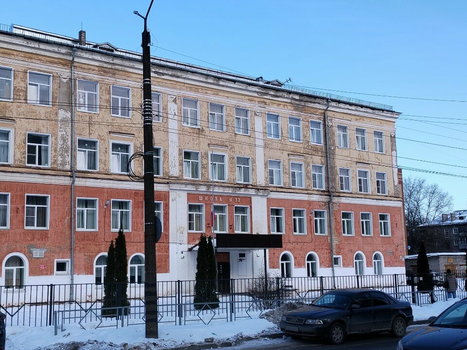 Ortaokul MBOU SOSh s UIOP № 32 goroda Kirova, Kirov, foto