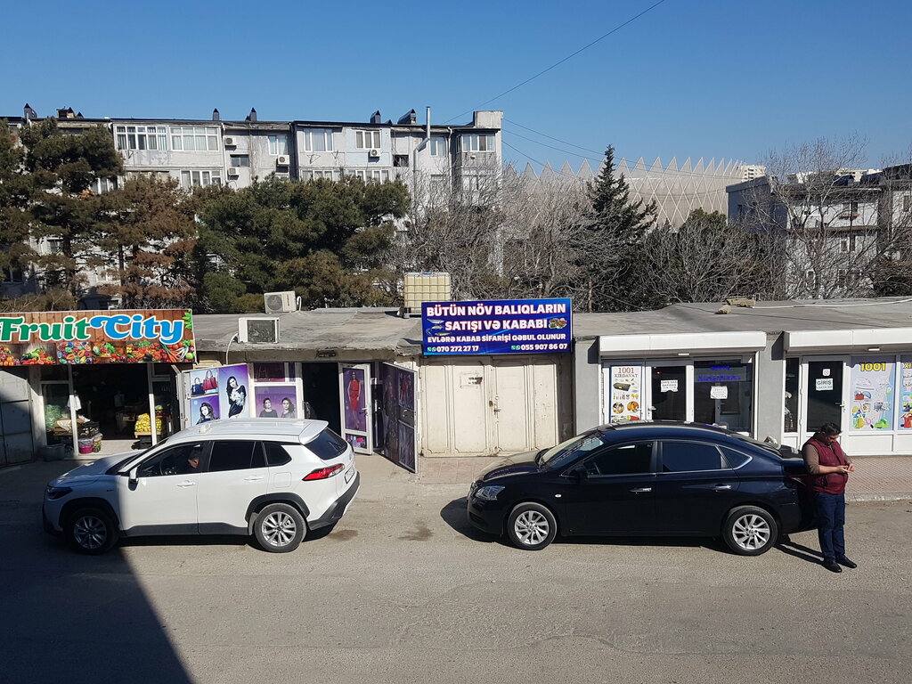 Balık ve deniz ürünleri Bütün növ balıqların satışı və kababı, Bakü, foto