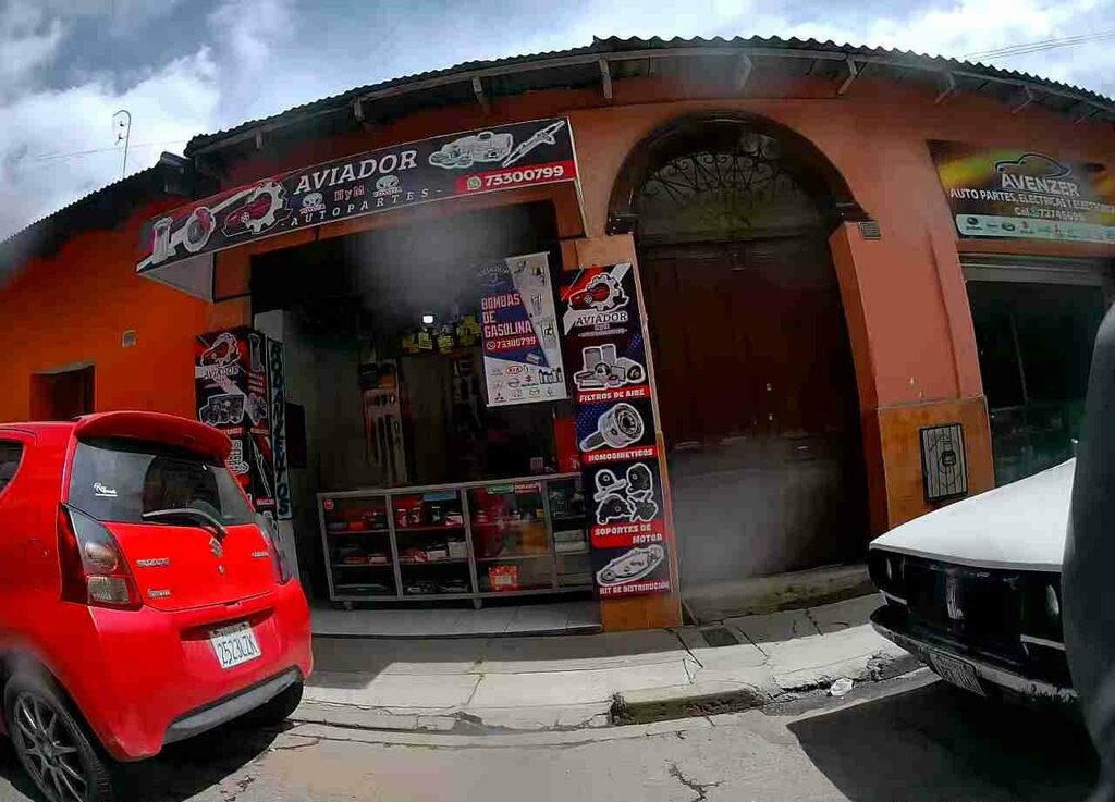 Motosiklet yedek parçaları Aviador HyM Autopartes, Cochabamba, foto