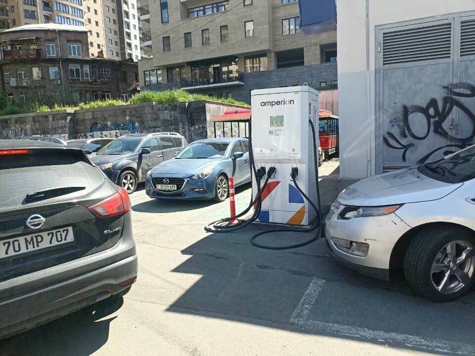 Elektrikli oto şarj istasyonları Amperion, Erivan, foto
