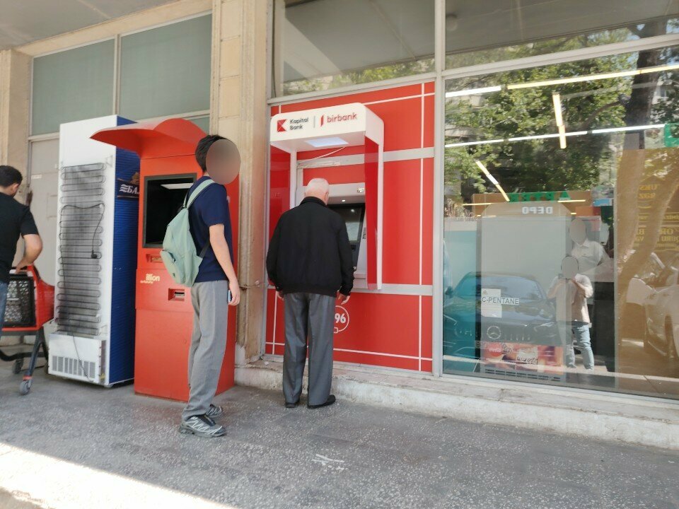 ATM'ler Kapital Bank, Bakü, foto