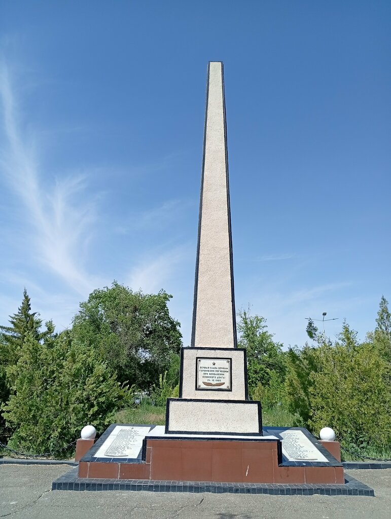 Anıt, heykel To Those Who Died in the Baikonur Explosion 1960, Baykonur, foto