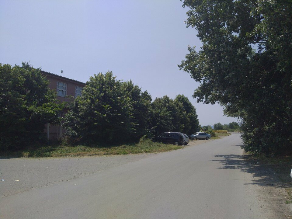 Ayrı çöp toplama noktası Ee Waste, Novi Sad, foto
